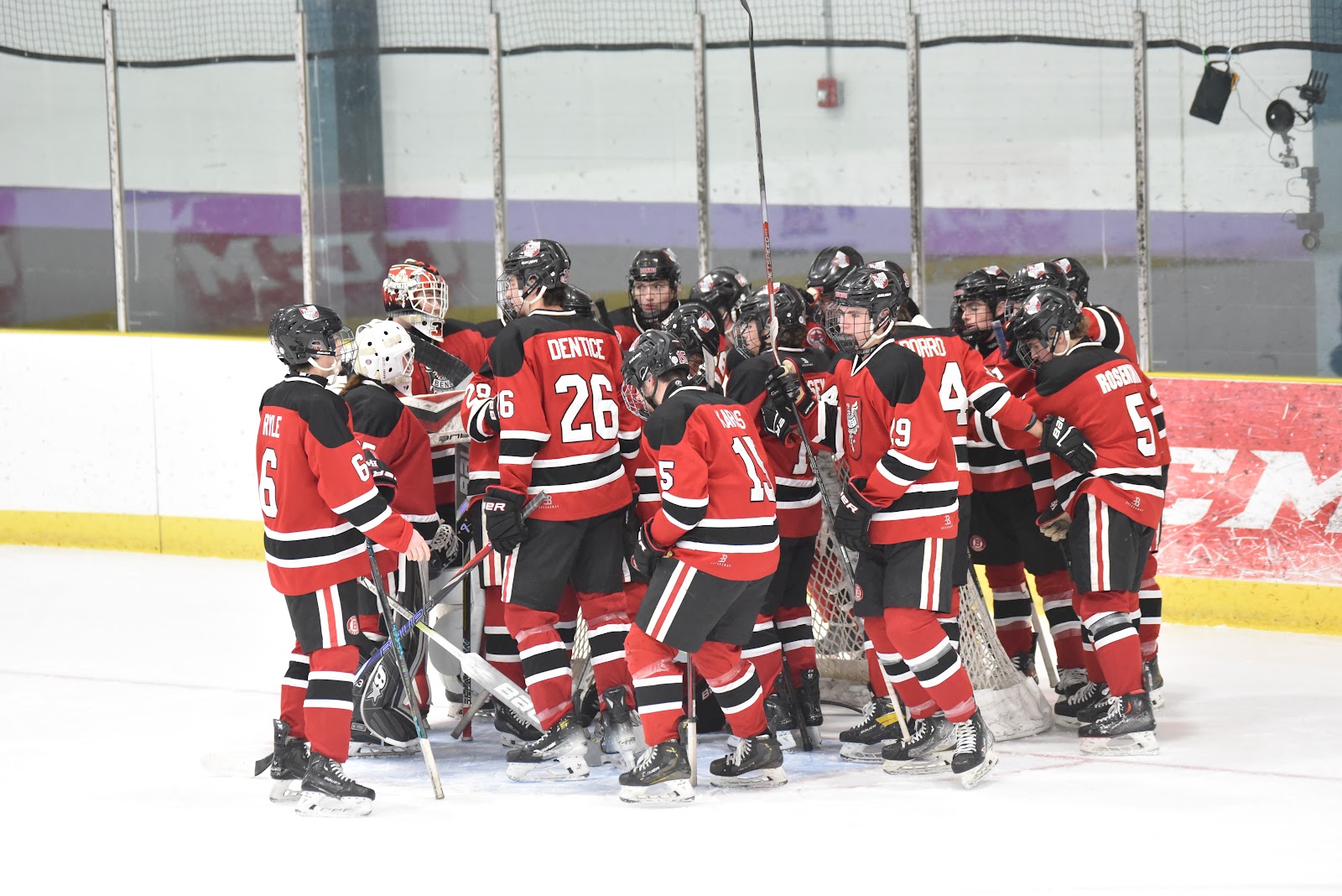 Benet Hockey: An Unprecedented Season – Benet Herald